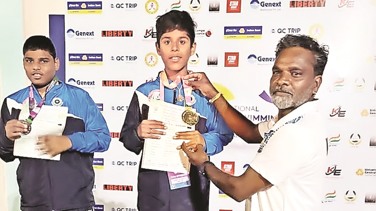 Success Story: जिसे ट्रेनर ने पागल कहा, उसने तैराकी में झटके तीन गोल्‍ड मेडल, ऐसी है इनकी सफलता ...